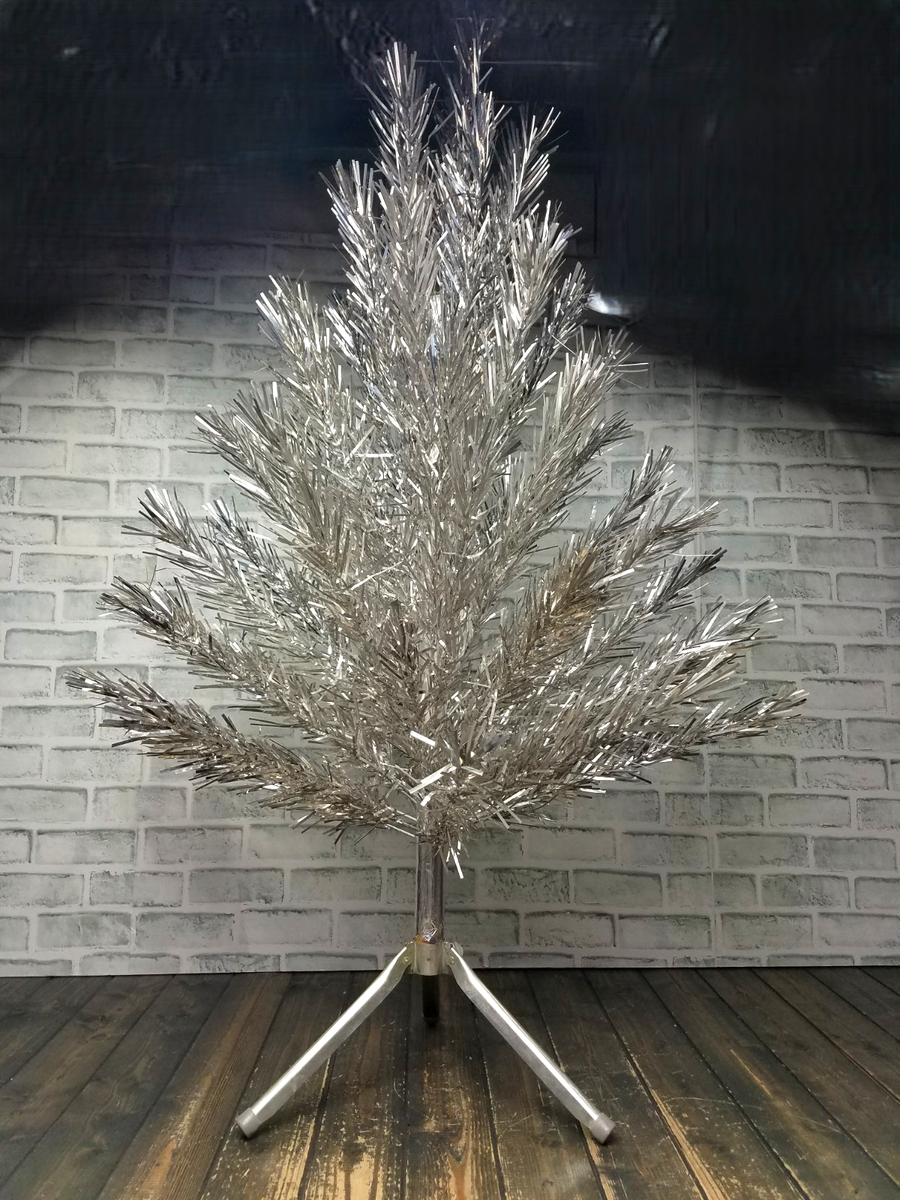 Aluminum Foil Christmas Tree 5 1/2 Ft Vintage Everlasting Aluminum