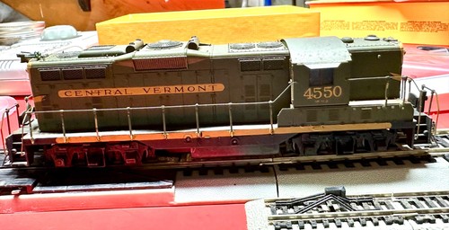 Athearn HO Central Vermont GP9—Two Running—1 Running Chassis | eBay