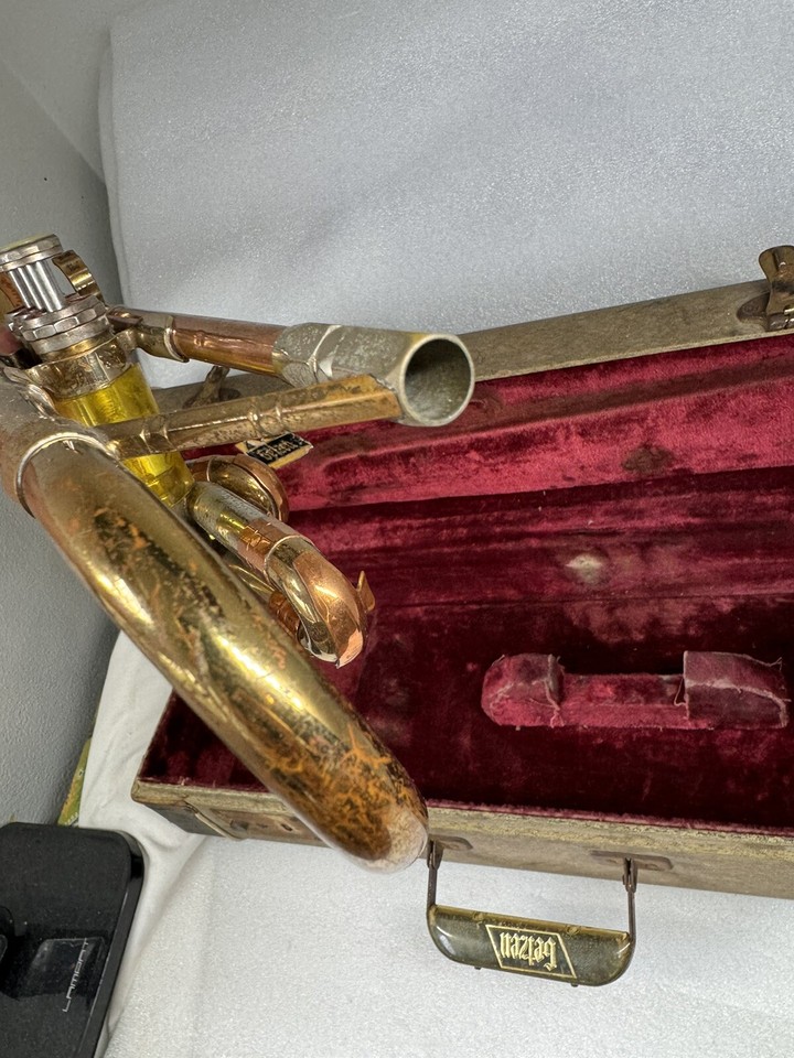 Getzen Super Deluxe Vintage Trumpet And Original Case Burgundy Interior ...