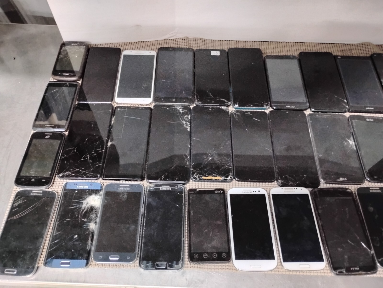 Lot Of 91 Scrap Mixed Cell Phones 30 pounds For Scrap Parts | eBay