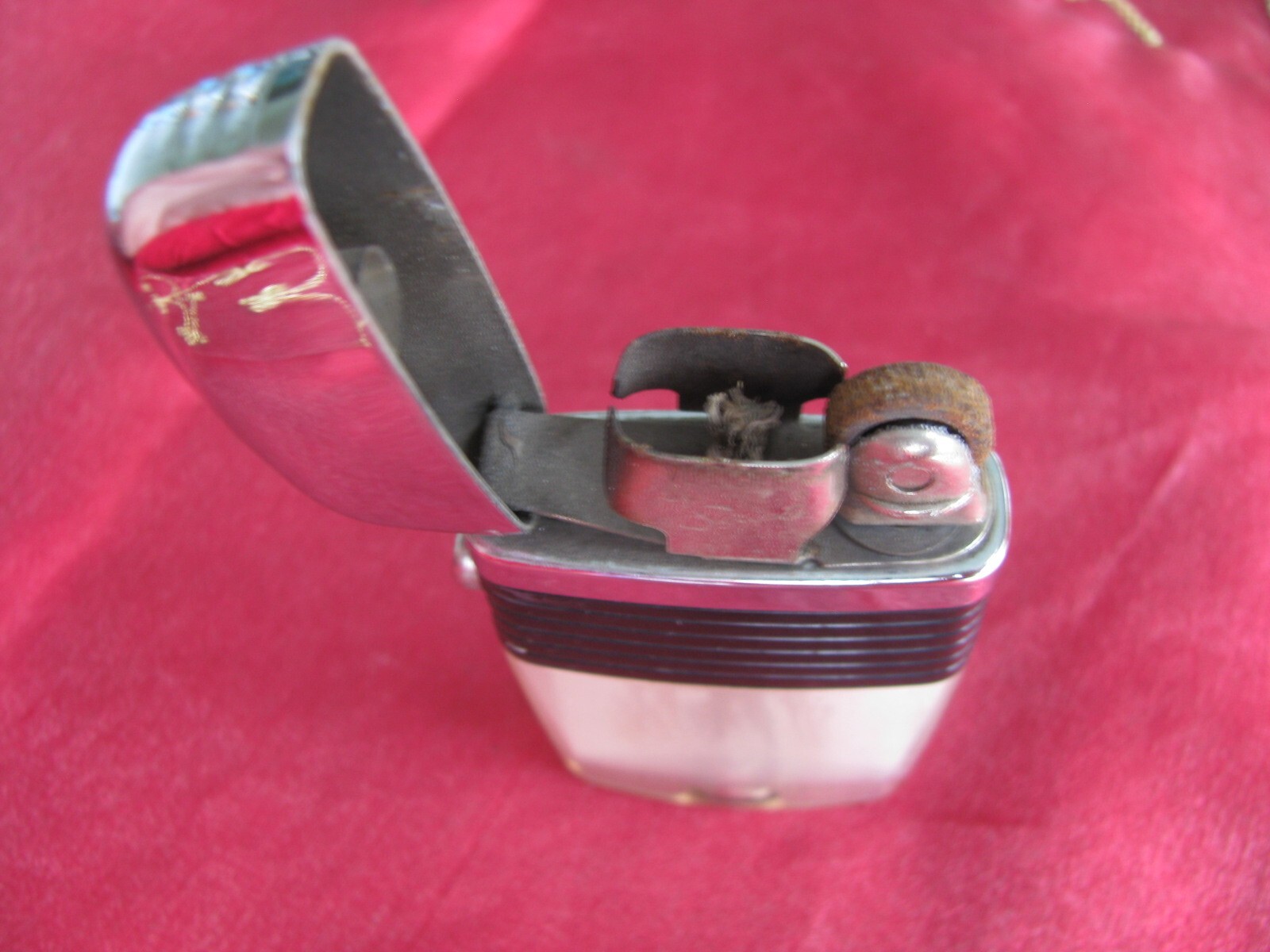 Vintage Scripto VU Lighter Depicting a Man and Dog Hunting | eBay