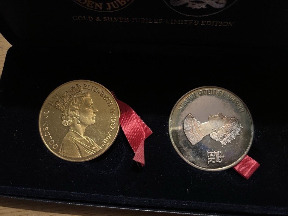 The Queens Gold And Silver Jubilee Coin Set Limited Edition Boxed ...