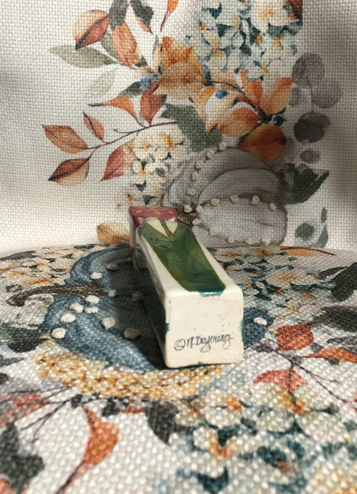 DEYOUNG HAND-MADE CERAMIC TULIP BUD VASE PINK WITH GREEN LEAF'S HAND ...