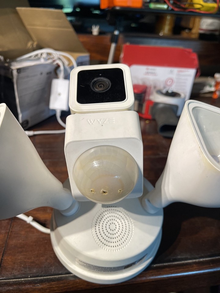 Wyze WYZECFL2 Wired Outdoor Wi-Fi, 2800 Lumen Floodlight Home 2k ...