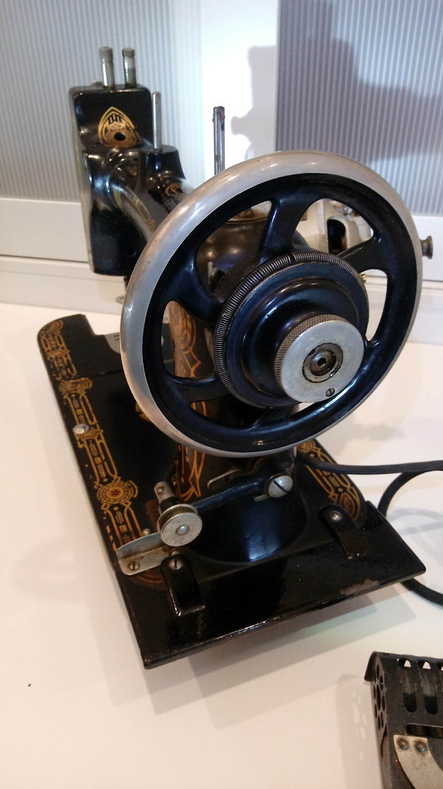 ANTIQUE IMPROVED ELDREDGE ROTARY SEWING MACHINE WITH NATIONAL SWING ...