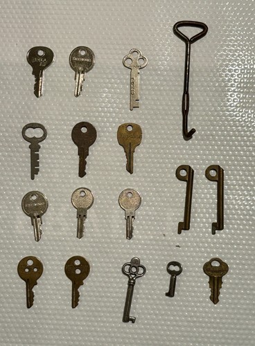 Lot of 17 Vintage Antique Keys from Various Makers/Usages Eagle Chicago ...