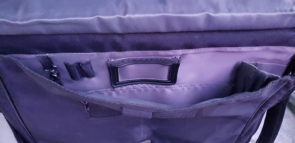 Alienware m17x r2 laptop i7, hard drive 1T SSD + used Targus soft case ...