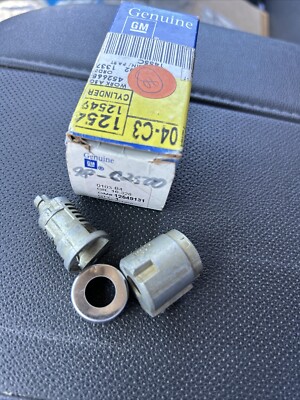 OEM NEW GM Door Lock Cylinder 95-00 Chevy C1500 Tahoe GMC K1500 Yukon ...