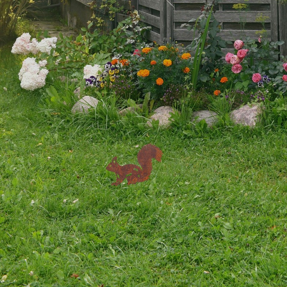 Decorative Garden Animal Insert Squirrel Stake Yard Sign Iron Lawn ...