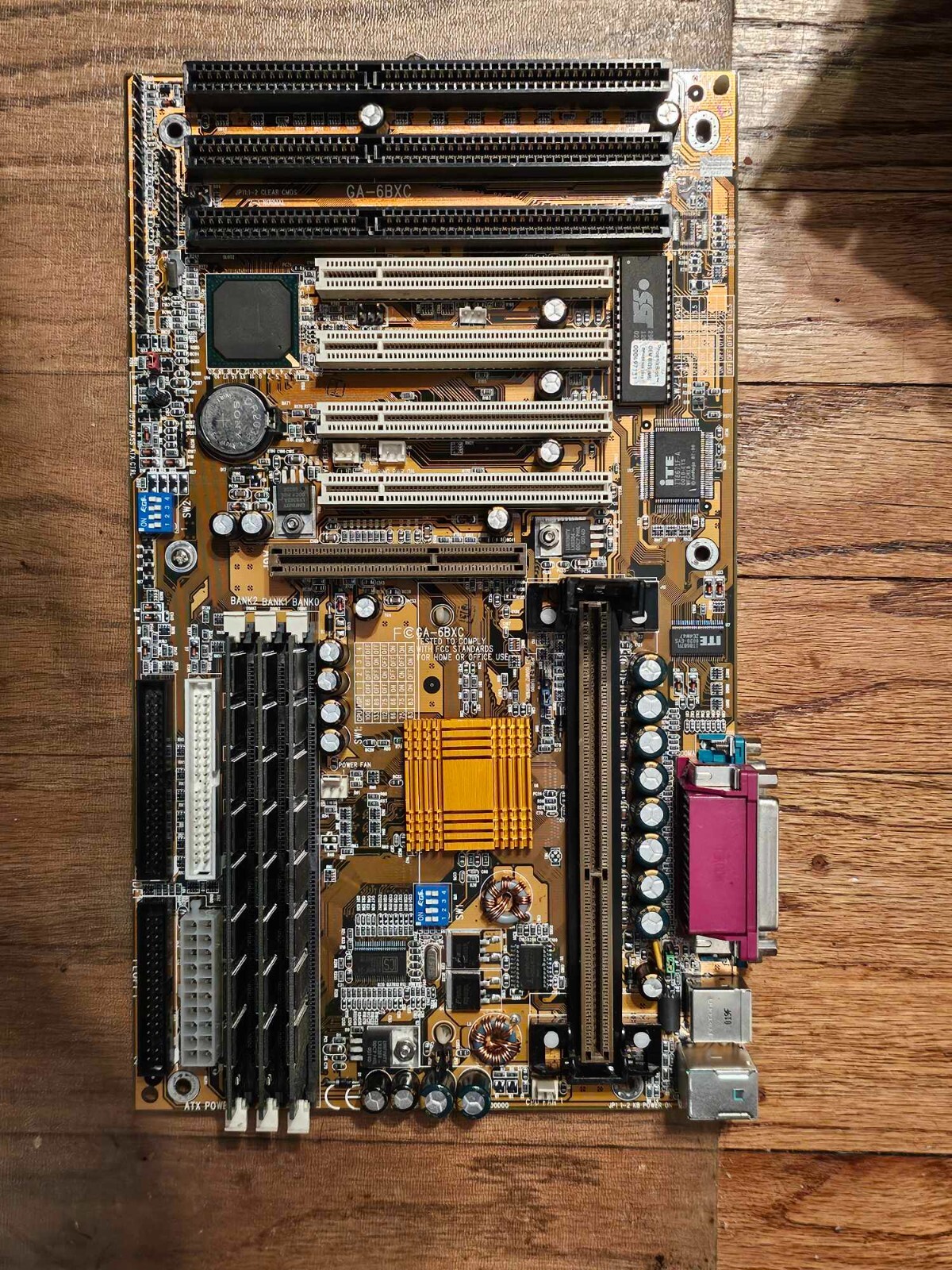 Gigabyte GA-6BXC Slot 1 Motherboard ATX Intel 440BX Pentium III AGP 2X ...