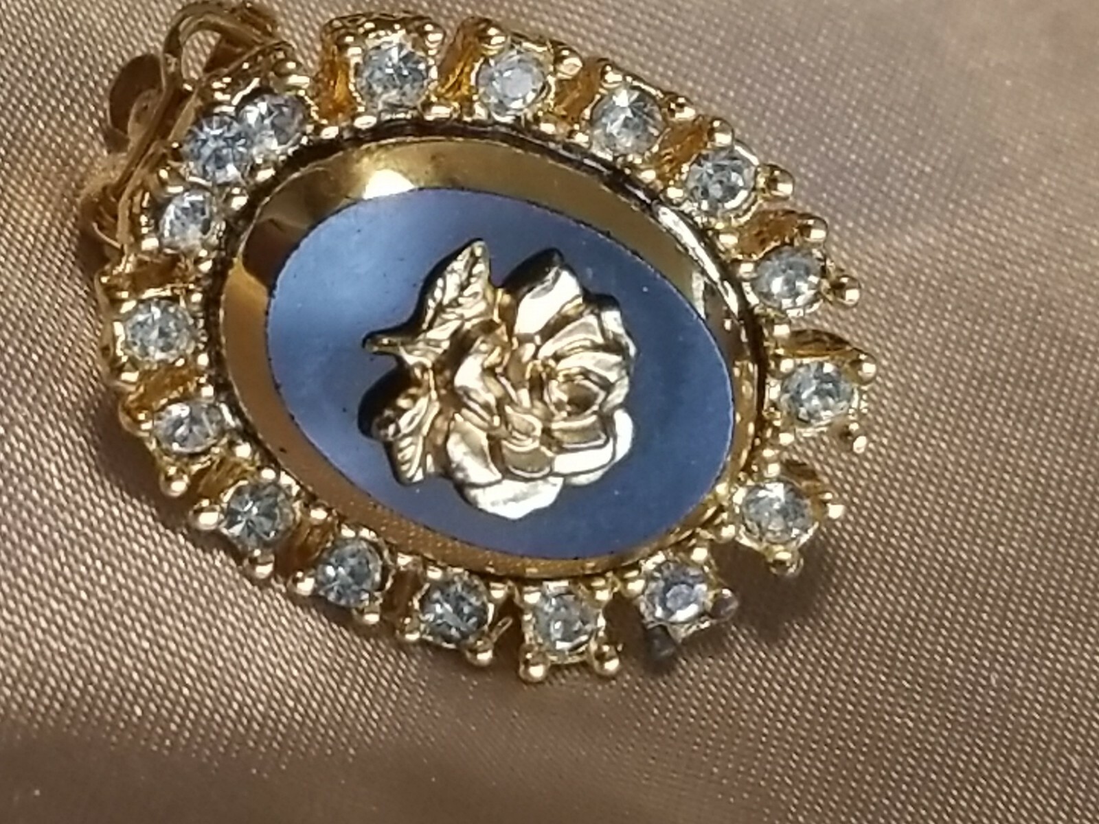 Vintage Signed Celebrity NY Black & Gold Earrings Rai… - Gem