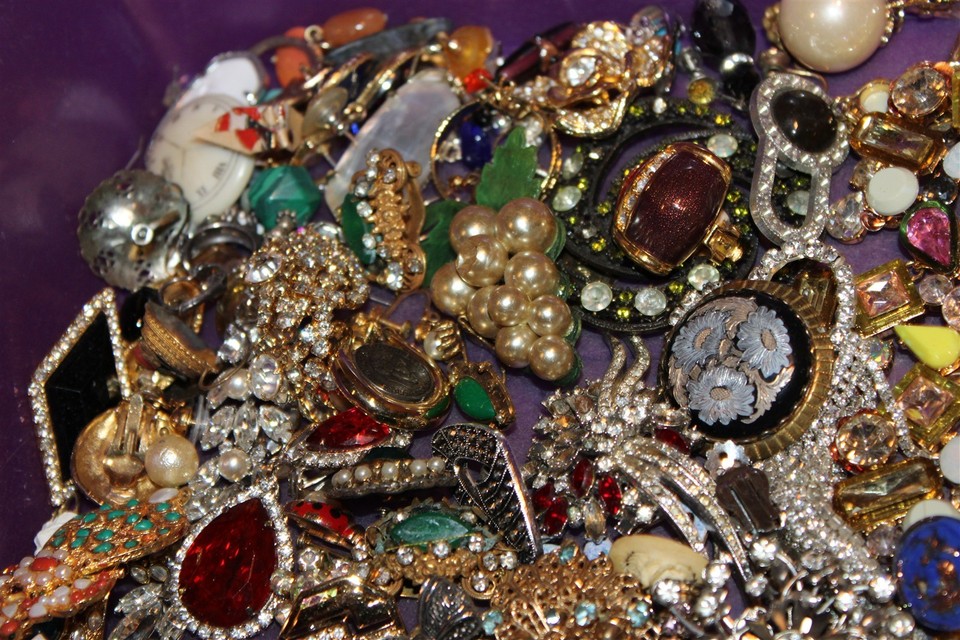 Lot#64 Thre pound lot of vintage to now single earrings jewelry parts ...