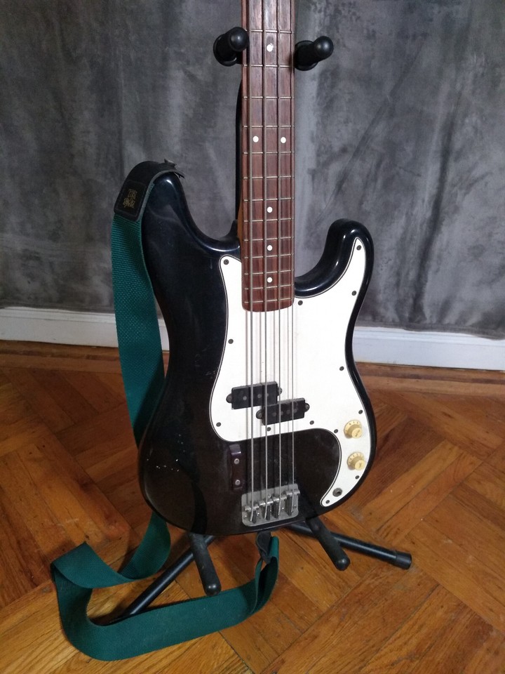 Fender Squier Bullet Bass guitar | eBay