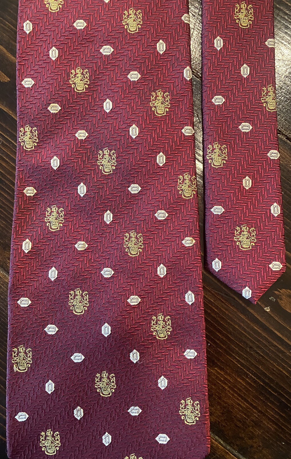 Aquascutum Of London England Tie Silk Maroon Crest Necktie Classic 57 X ...