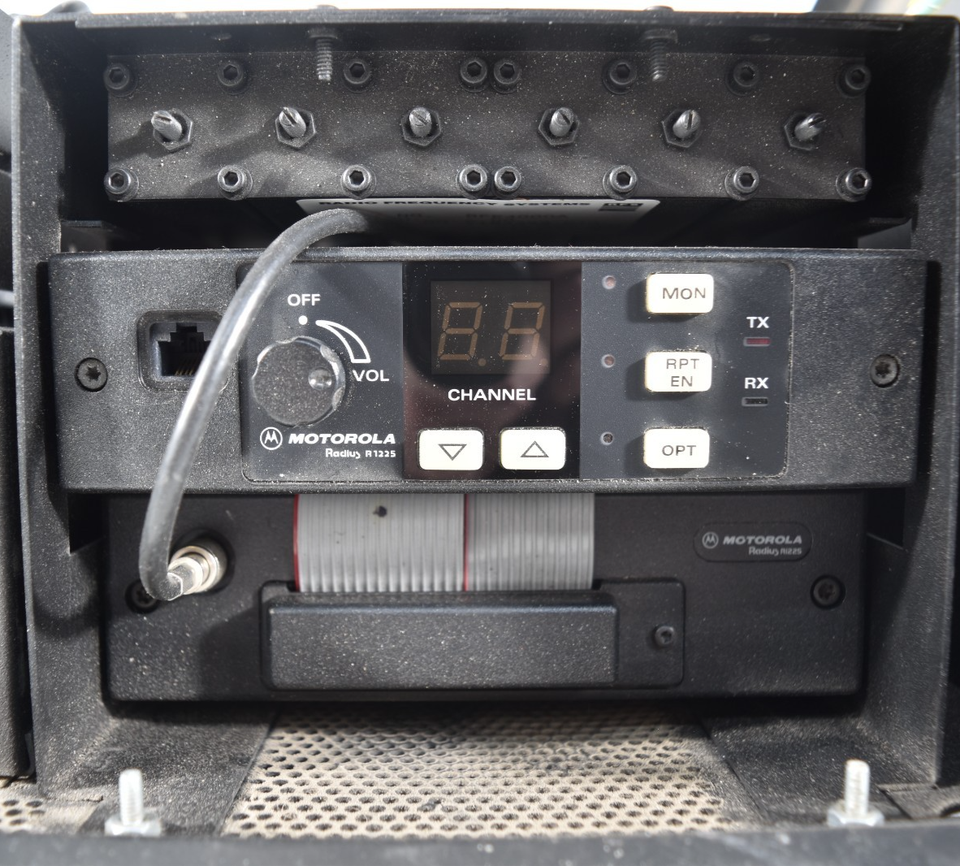 Motorola Radius GR500 Mounted Repeater Station | eBay