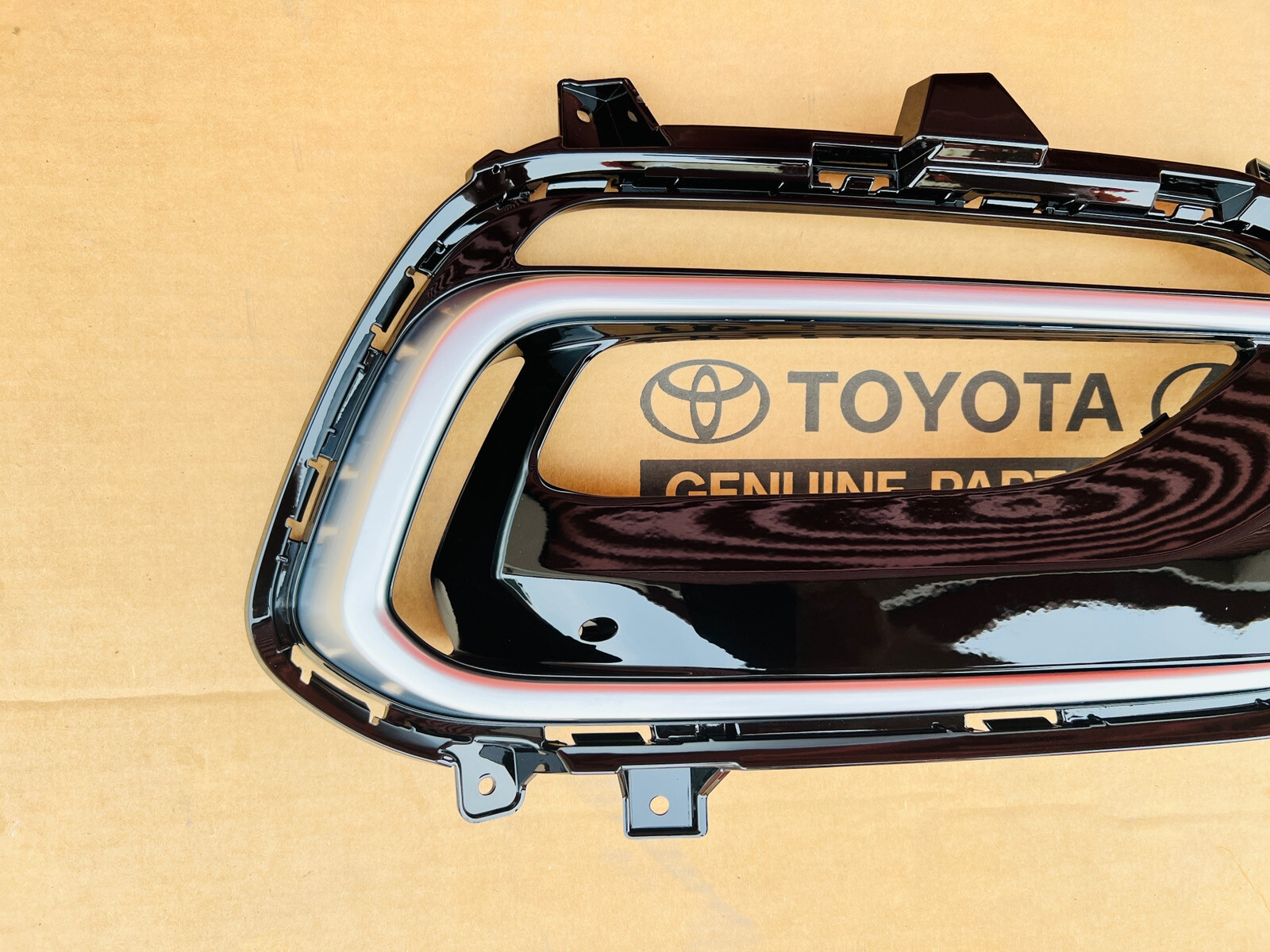 Hyundai+Santa+FE+Trim+Bezel+2018+Right+Front+Fog+Light+Moulding+OEM+ ...