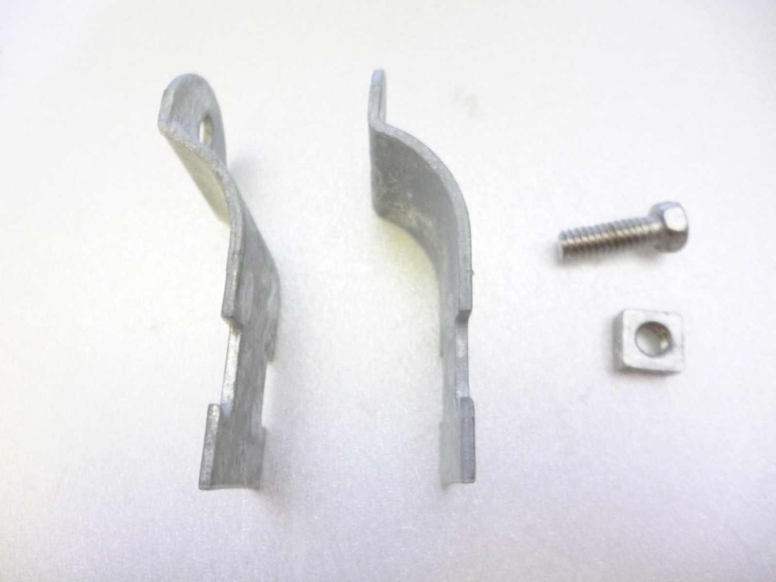 NEW - LOOSE LOT OF 35 UNISTRUT 1" RIGID STEEL CONDUIT (GRC) PIPE CLAMPS ...