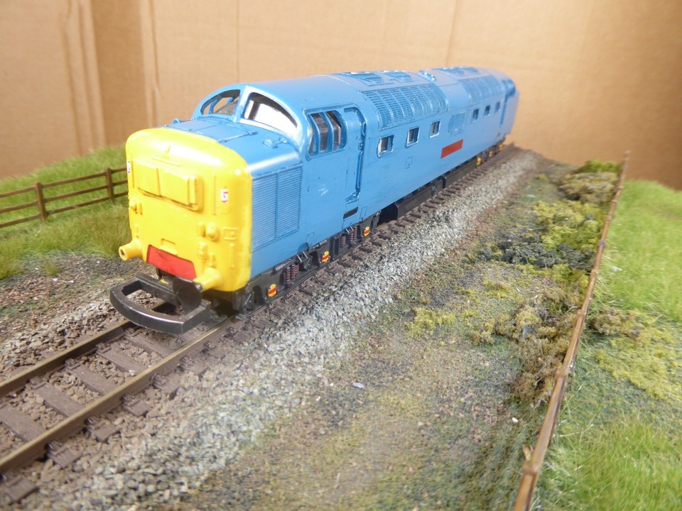 Lima 00 Gauge BR Class 55 Diesel Deltic Locomotive no number BR Blue ...
