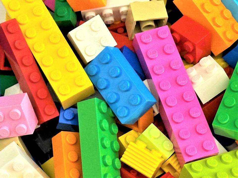 300 LEGO Bricks 2x2 2x3 2x4 Bulk Lot Mix Colors w/ 2x6 2x8 LARGE BIG ...
