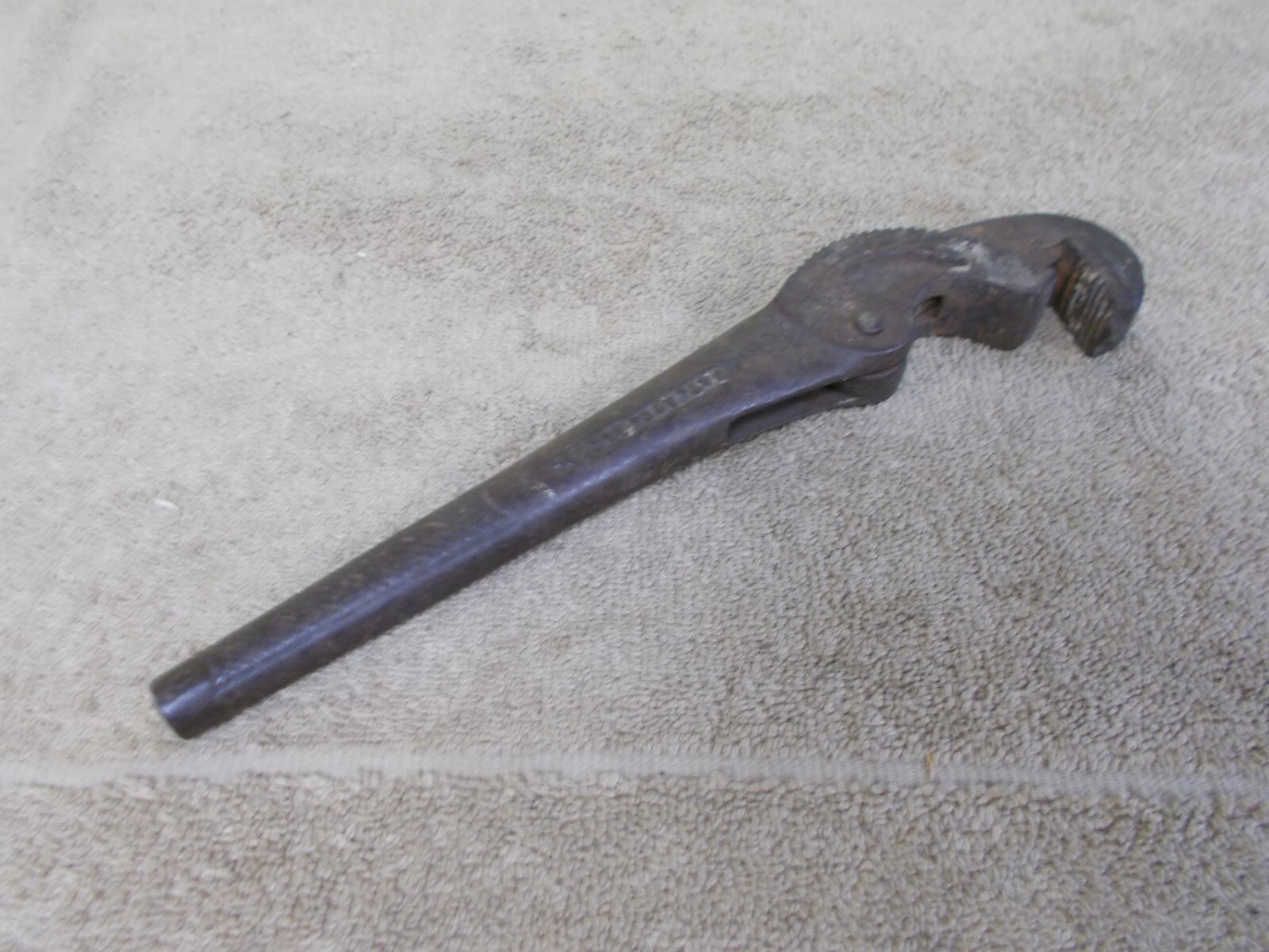 VINTAGE REED MFG. WRENCH ERIE PA. SPRING LOADED PIPE SPANNER TOOL 11 ...