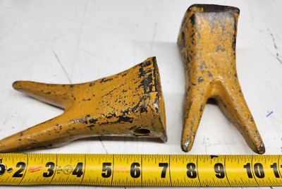 Lot of 2) Cat OEM 135-8208 J200 Double Spike Loader Bucket Tooth Tip ...