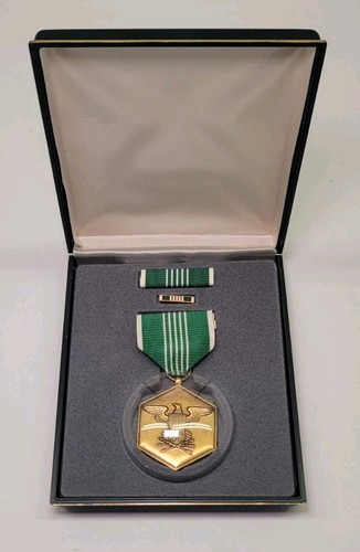 Army Commendation Medal Set V Device 1 OLC New In Box US Vietnam ...