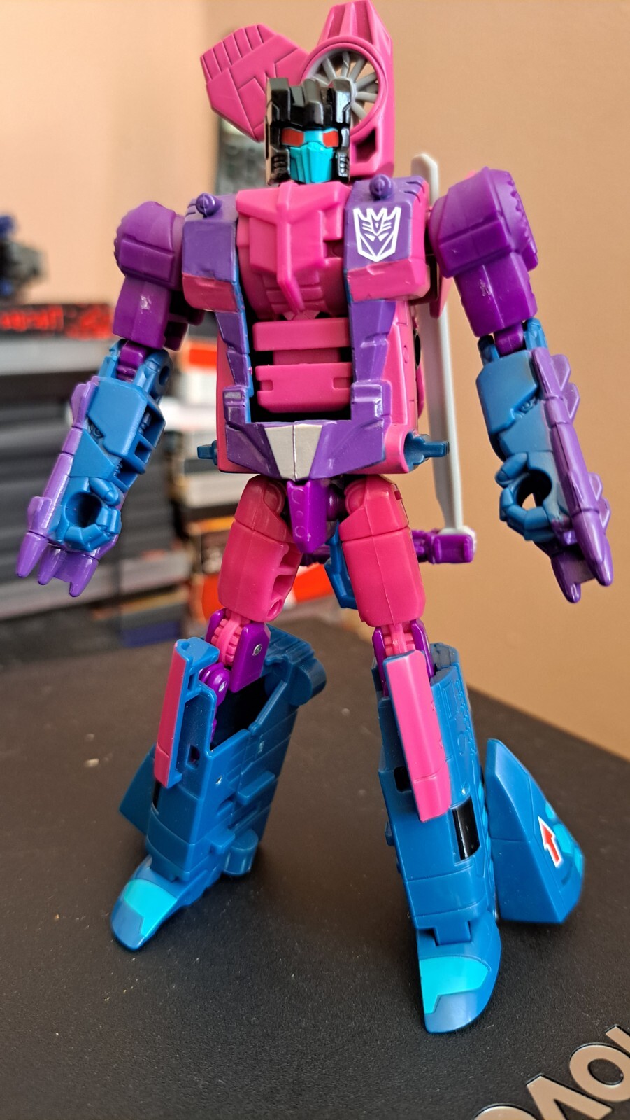 MMC Commotus, Takara Deadlock and Botcon stuff | TFW2005 - The 2005 Boards