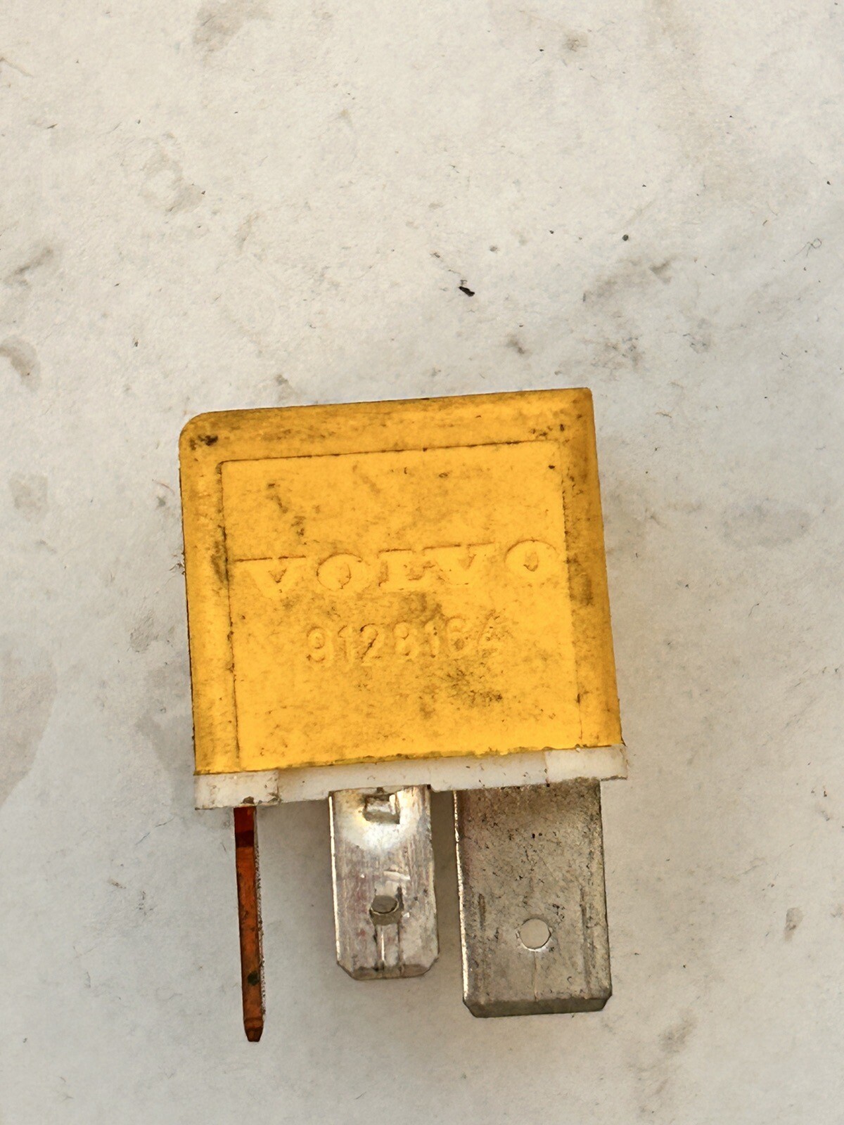 429-Volvo (90-15) Multi-Use 4-Pin Yellow Relay 9128164 Hella 4RA003510 ...