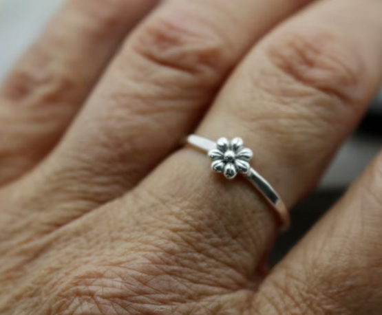 Women's Pretty Dainty Flower Face In Pure 10K White Gold Signet Ring | eBay