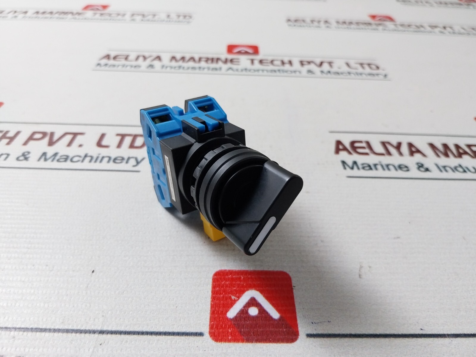 IDEC Hw-cb20 2 Position Maintained Selector Switch Hw-g10 HWCB20 for ...