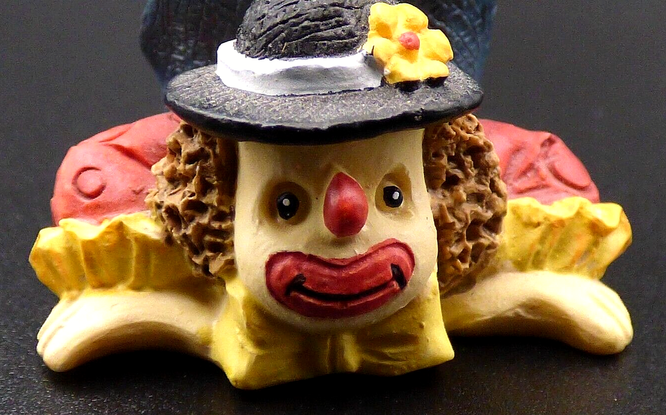 Clown Figurine Legs In Air Smiling Hobo Hat Circus Acrobat Resin Small ...