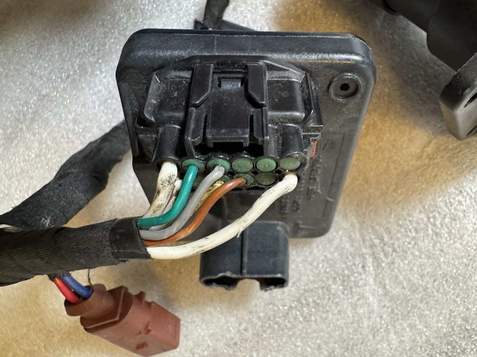 2021-2024 Tesla Model S X Tow Hitch Jump Harness Wire Connector 1634844 ...