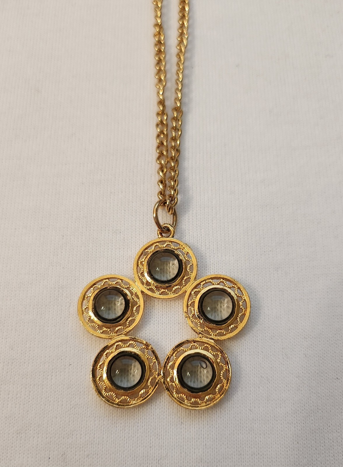 Celebrity Chain Flower Smoky Pool Of Light Crystal Pendant Necklace ...