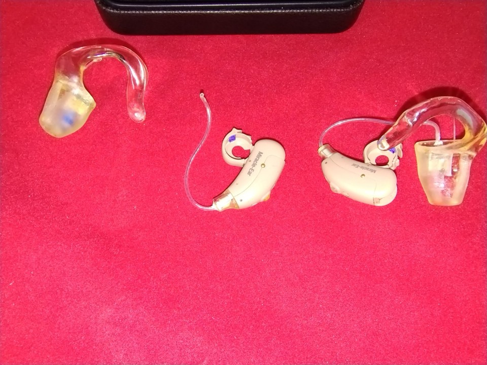 Miracle Ear Me Ric with Case for PARTS or REPAIR Please Read ...