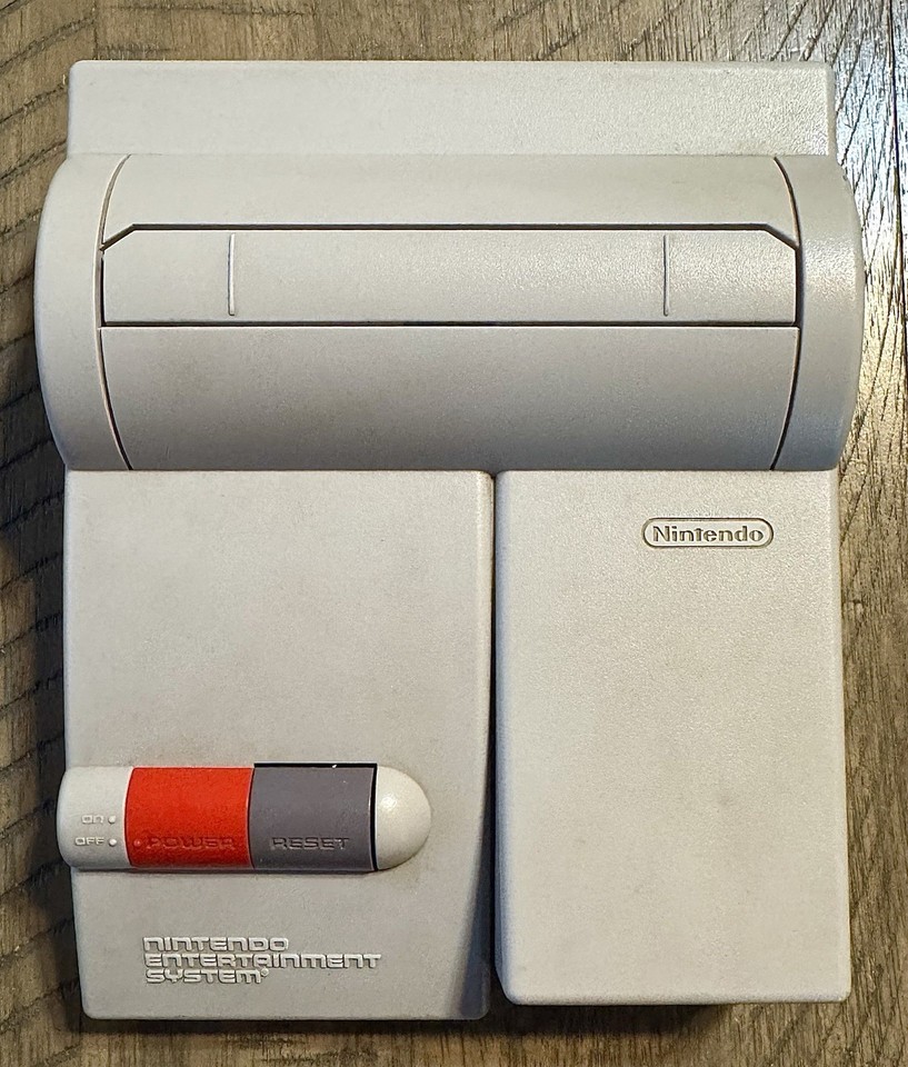 Original Nintendo NES 101 Top Loader Console Dog Bone Controller ...