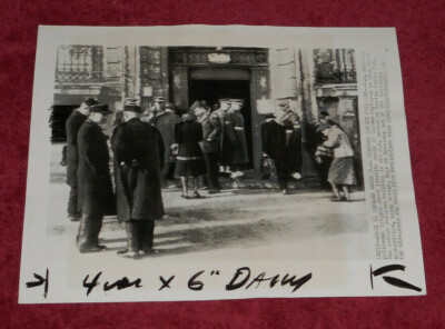 1948 Press Photo Germans Enter US Police Guarded Soviet Railroad ...