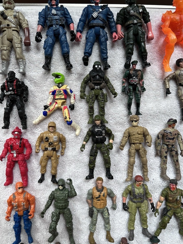 GI JOE era +70 items Lot Of Action Figures Military fair / good cond ...