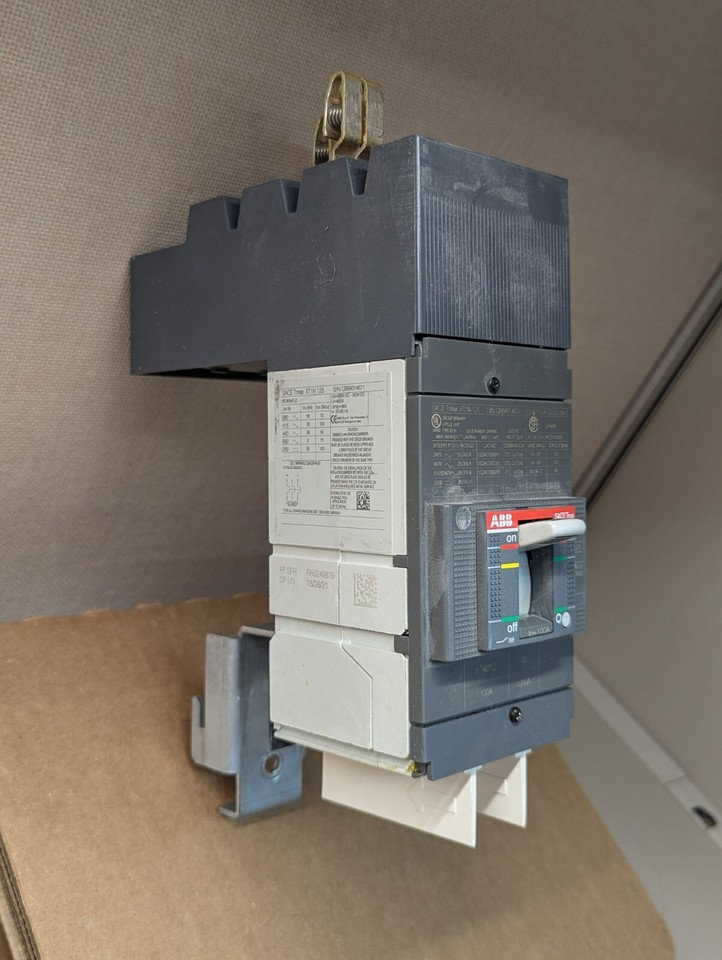 XT1NU3100AYD000XXX NEW ABB ReliaGear neXT Circuit Breaker 100A 3 Pole ...
