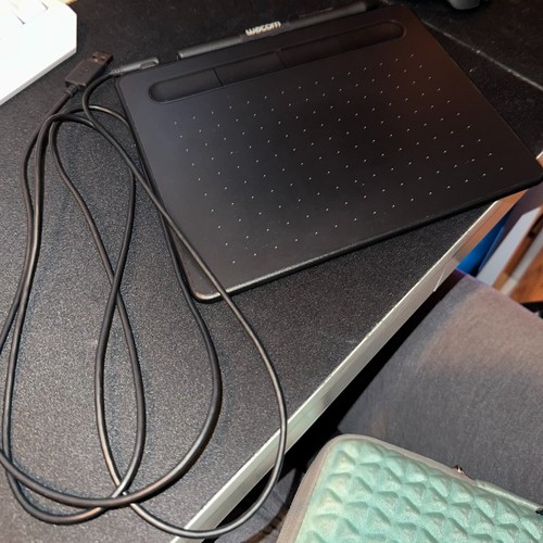 Wacom Intuos Wired Drawing Tablet with Pen, Cord Attachment, Teal Soft ...