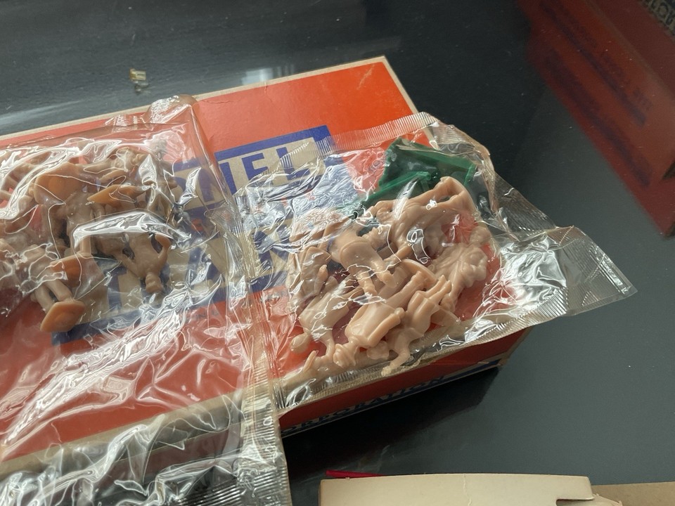 LIonel 953 Figure Set In Original Box With Paint, Brush, And Figurines ...