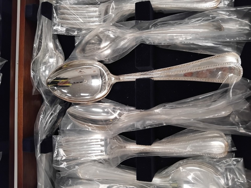 Newbridge Cutlery 44 Piece Silver Plated Canteen Set in Wooden Box ...