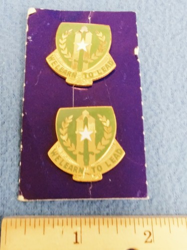 PAIR OF - US Army WE LEARN TO LEAD Unit DI DUI Crest PINS - G-23 | eBay