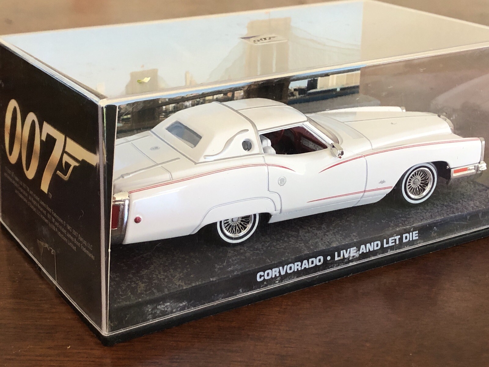 James Bond 007 car Corvorado Live and Let Die 1:43 scale inc magazine ...