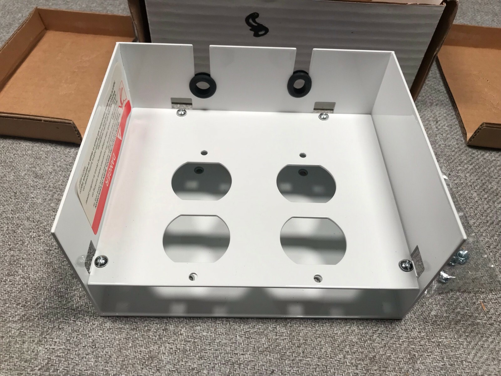 New! Square D Multi-Link Four Plug AC Outlet Accessory, Cat # SDM4AC ...