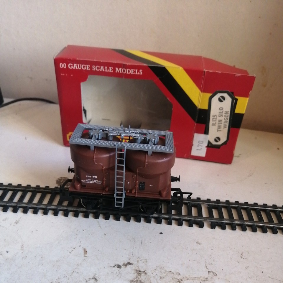 Hornby R125 OO Gauge Twin Silo Prestwin Wagon BR Bauxite boxed | eBay UK