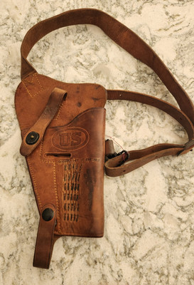 WW2 M-3 LEATHER POUCH SHOULDER HOLSTER, IDed WITH 30 MISSION BOMBS ...