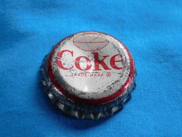 GREEN BAY PACKERS COCA COLA BOTTLE CAP RON KOSTELNIK #77 DT~ 1960'S ERA ...