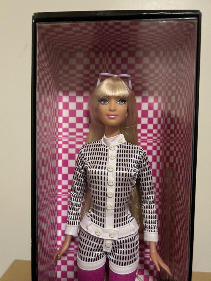MATTEL 2003 BARBIE GOLD LABEL A NOD FOR MOD BARBIE DOLL C6261 NRFB! | eBay
