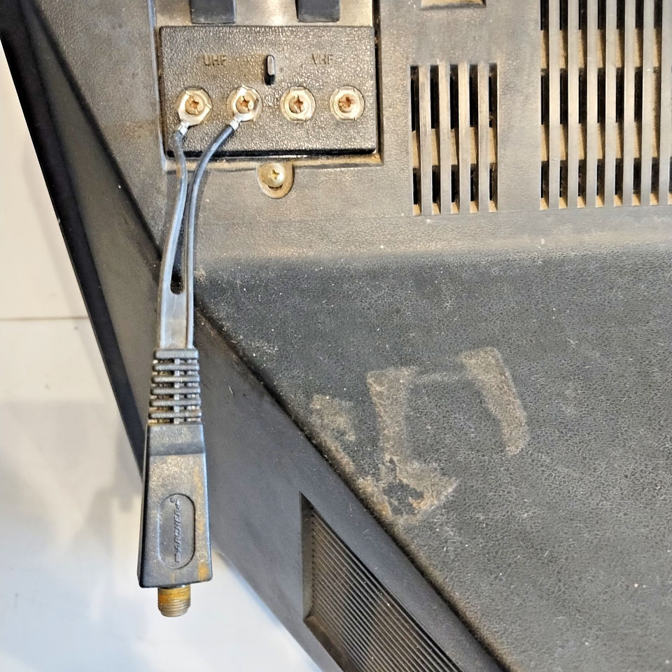 Sharp 19 CRT Color TV Linytron Plus Series Vintage 1983 Collectable ...