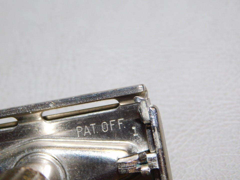 Vintage 1958 Gillette Super Speed Safety Razor D1 in plastic case NICE ...